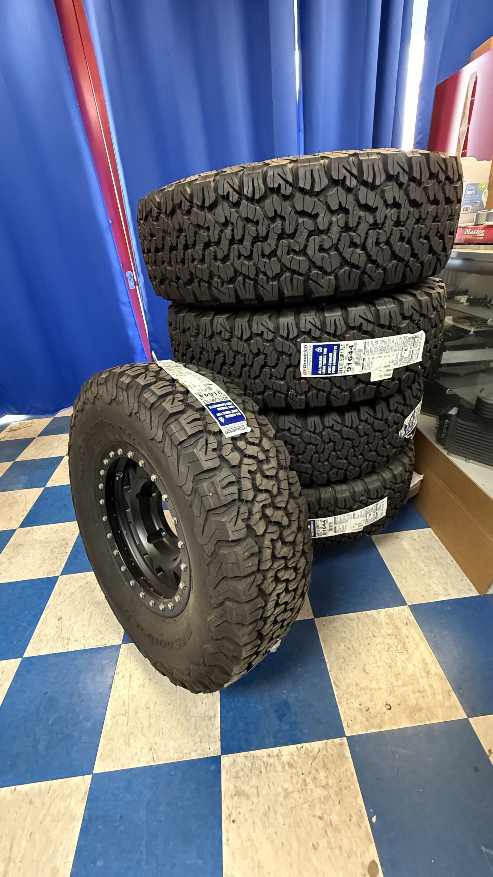 Ultra aluminum wheels with Bed locks 17 x 6.5 J