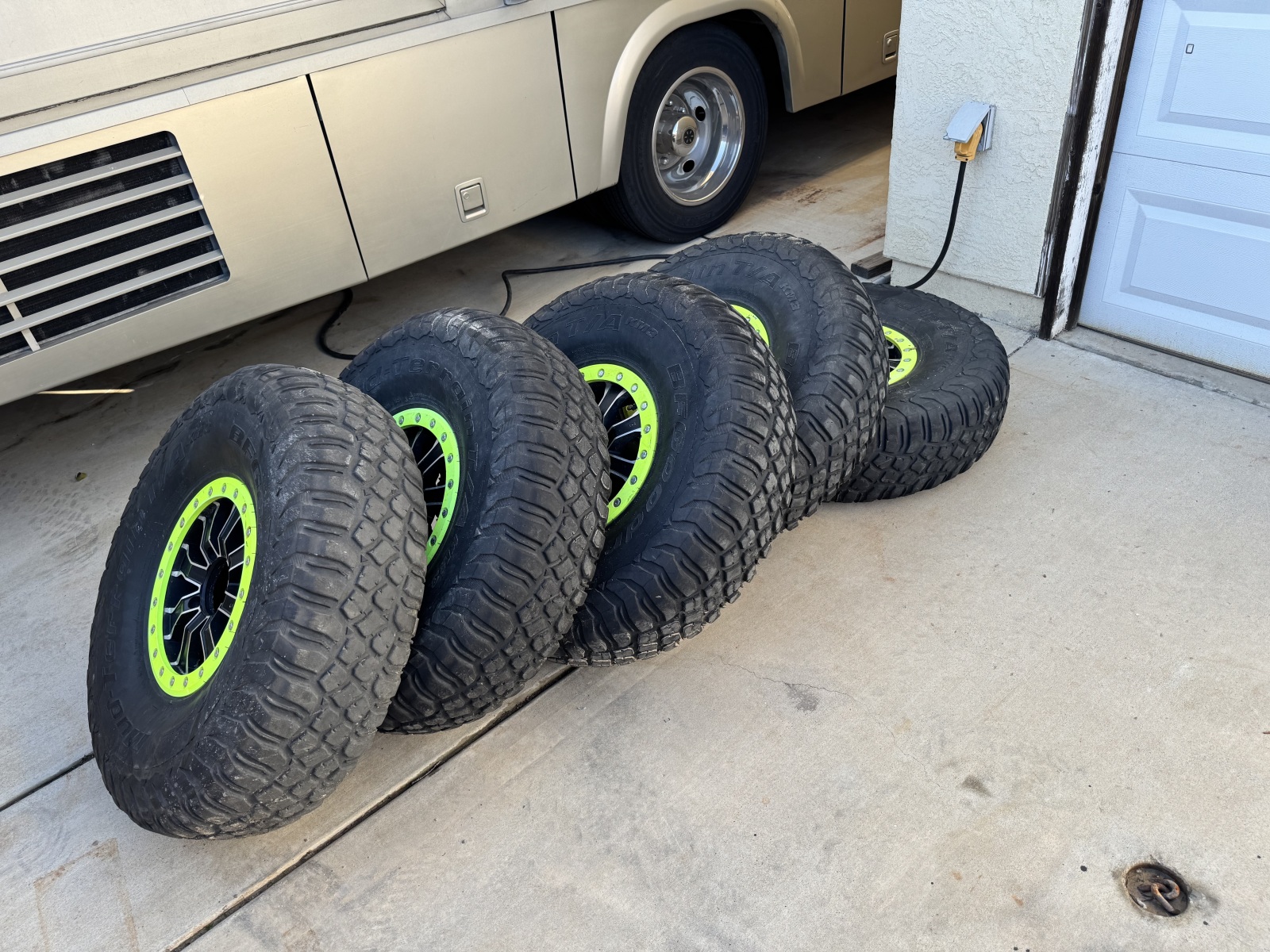 Raceline bead lock wheels